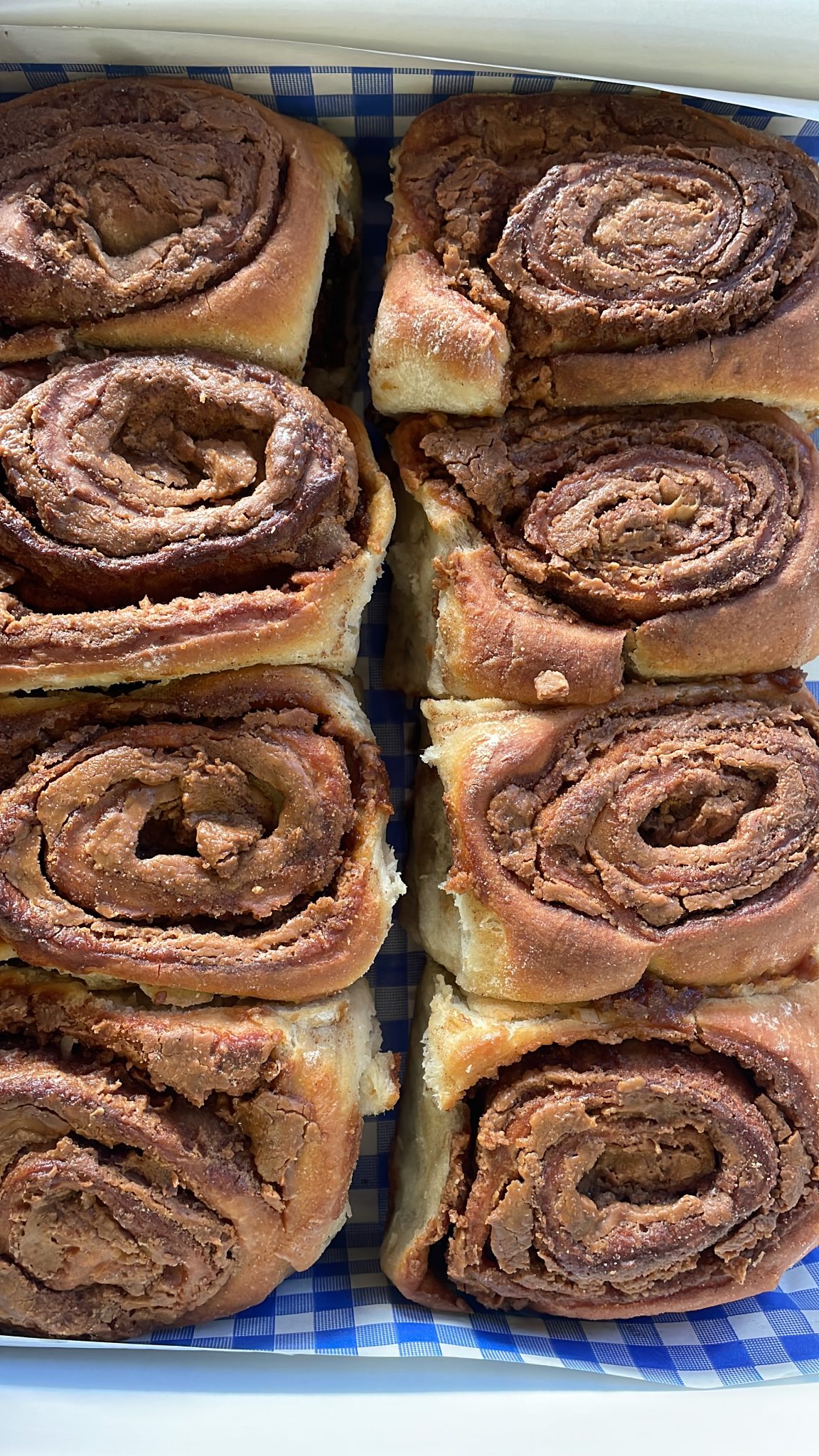 Biscoff cinnamon buns vegan - MyPastalicious